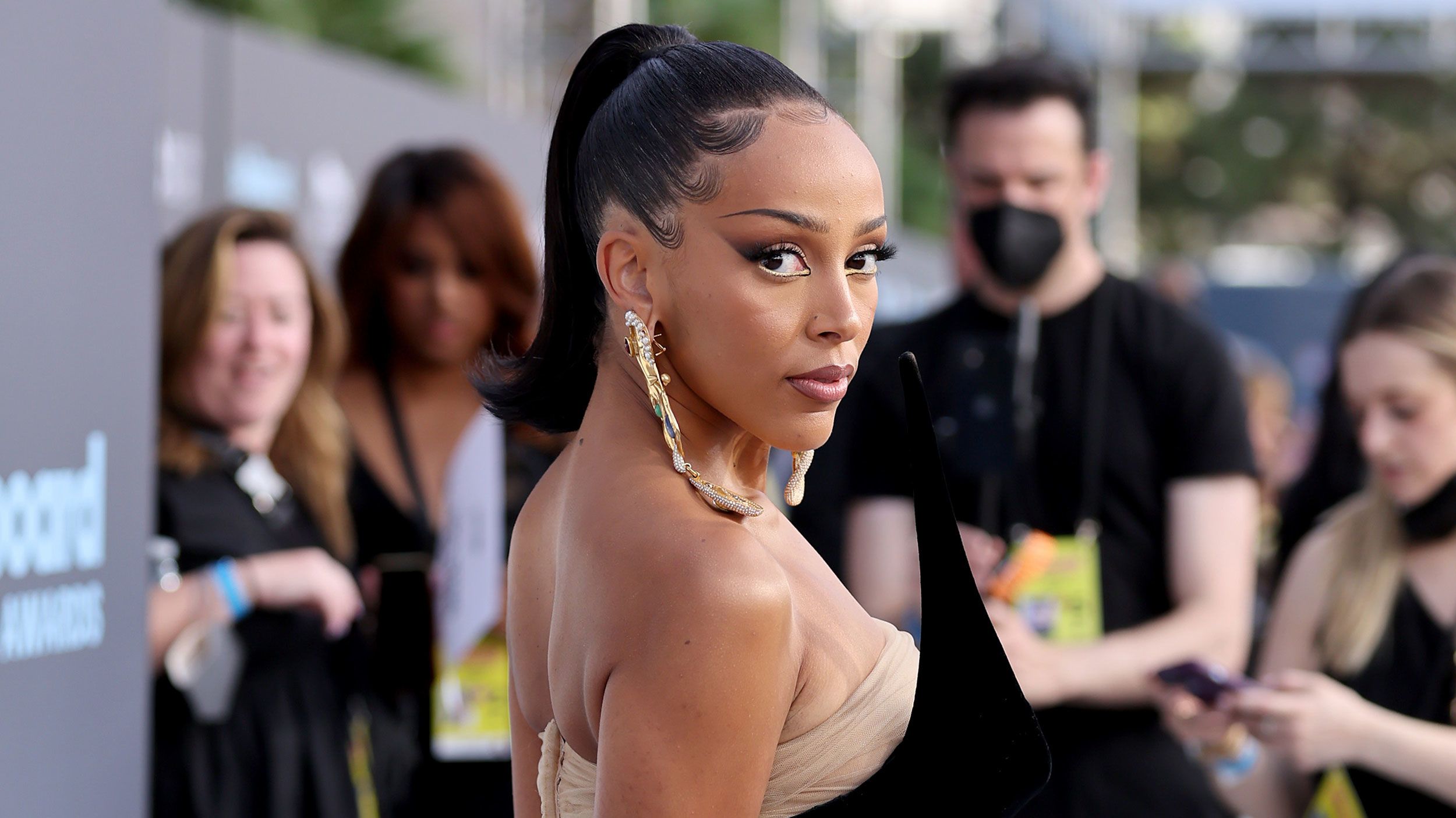 Doja Cat Under Fire After Surprising Comments To Fans “My fans don’t ...